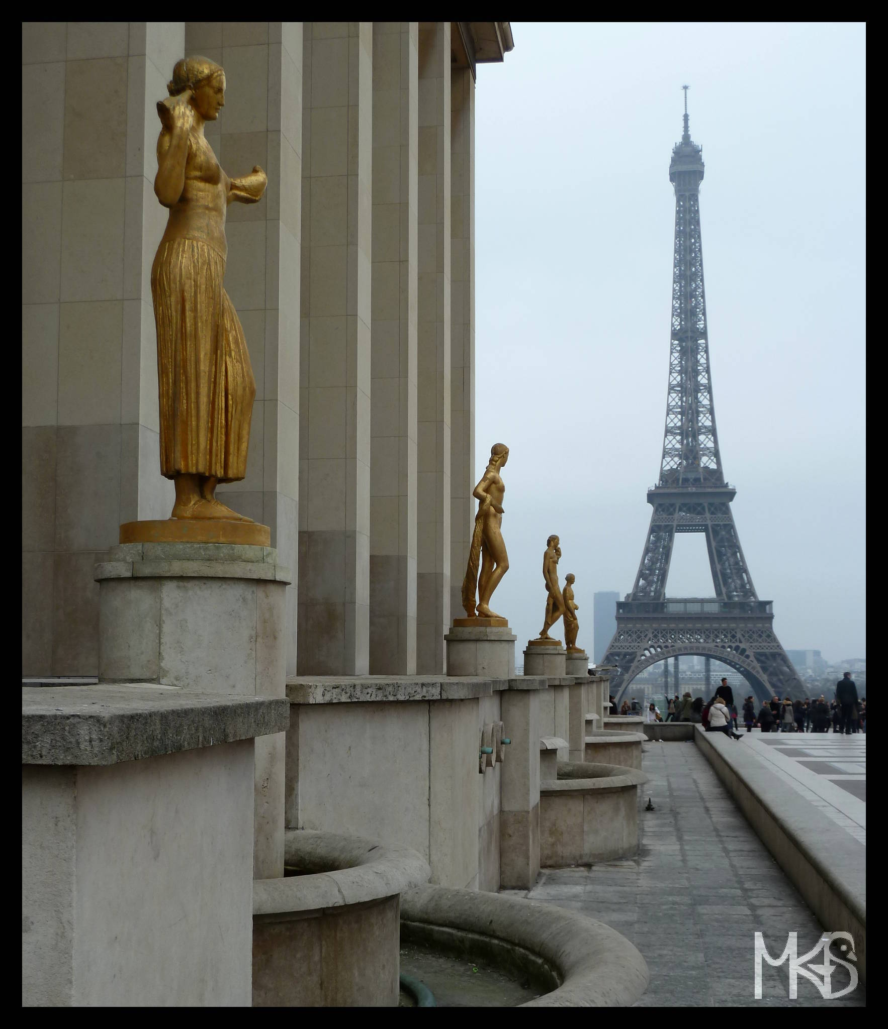 France - Capital - Traveling Rockhopper