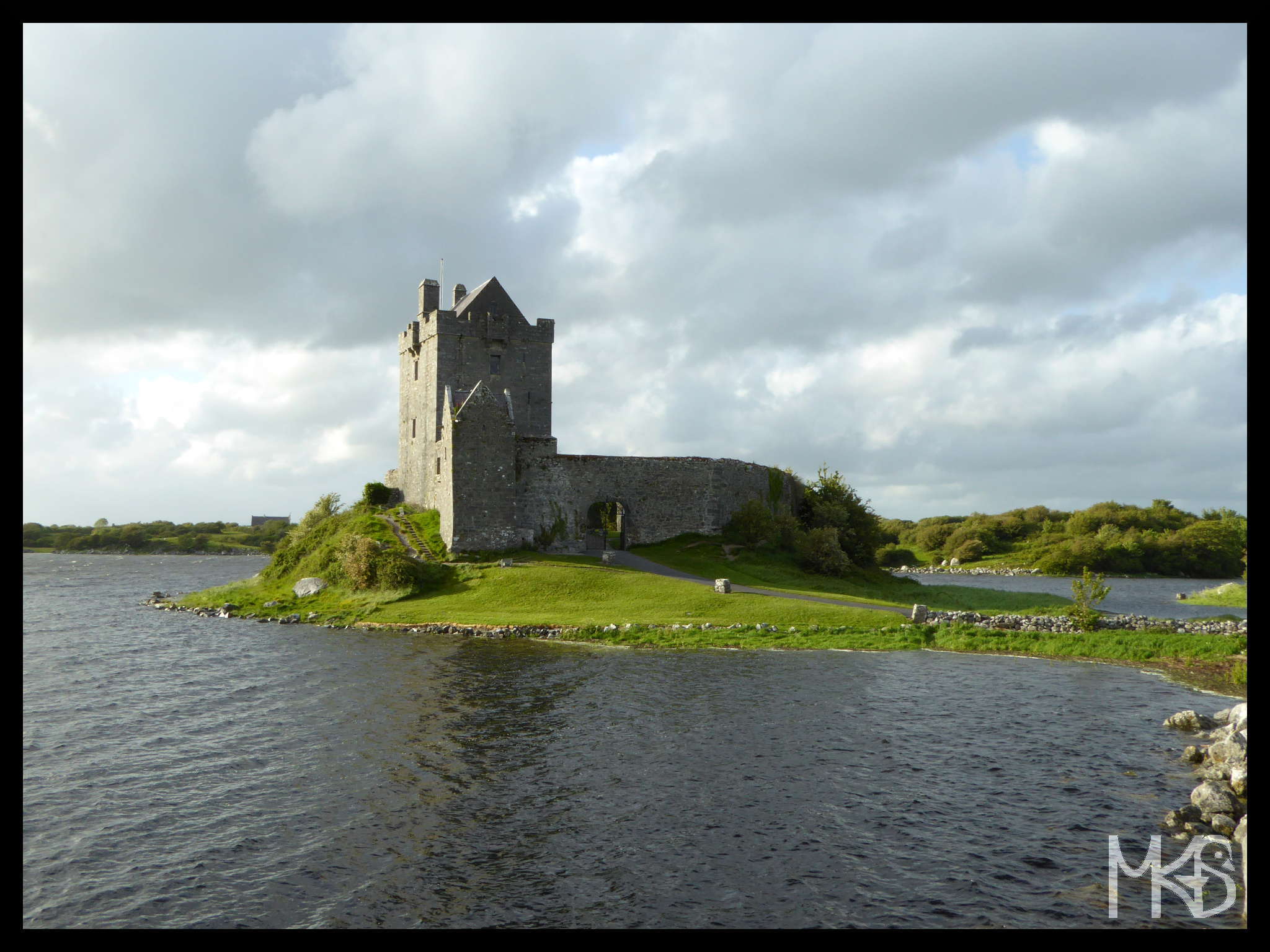 Ireland - Dunguaire Castle in Kinvara - Traveling Rockhopper